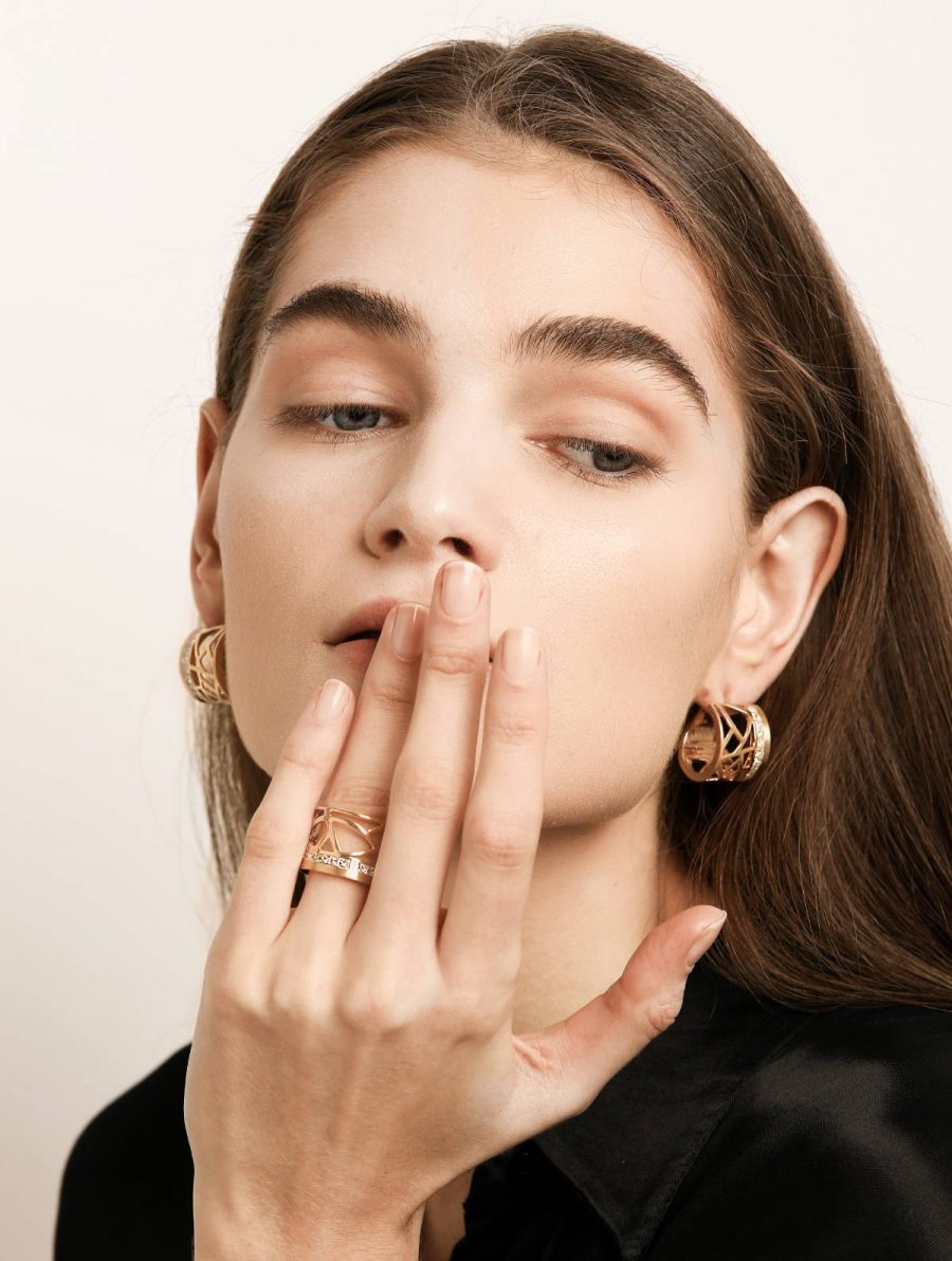 Obari’s Sleek Lines Continue to Enchant - Solitaire magazine is a ...