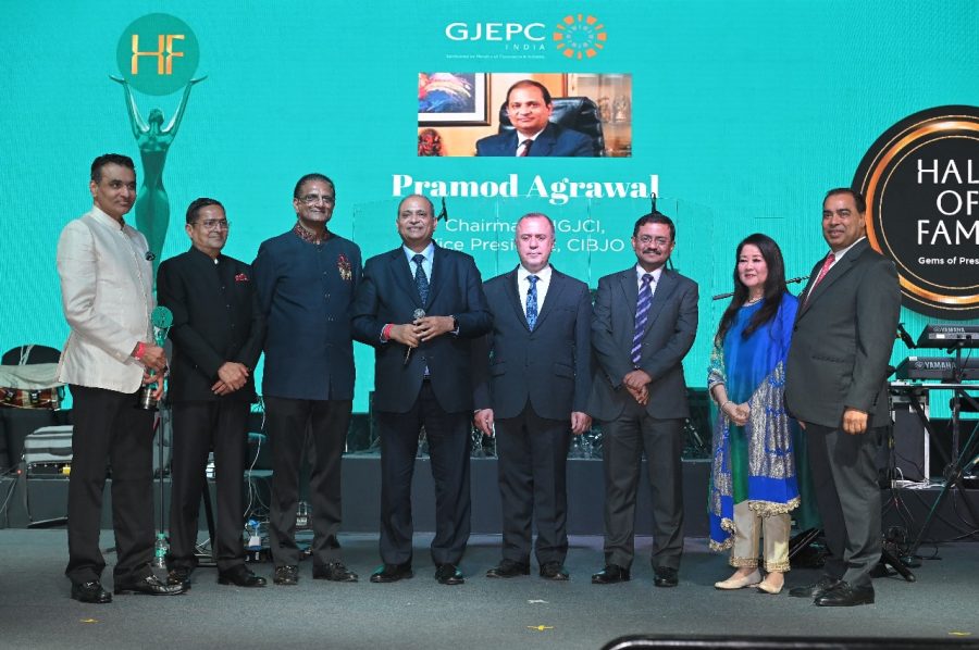 Jewels of Excellence: 10 Trailblazers Honoured at IIJS Signature’s Hall ...