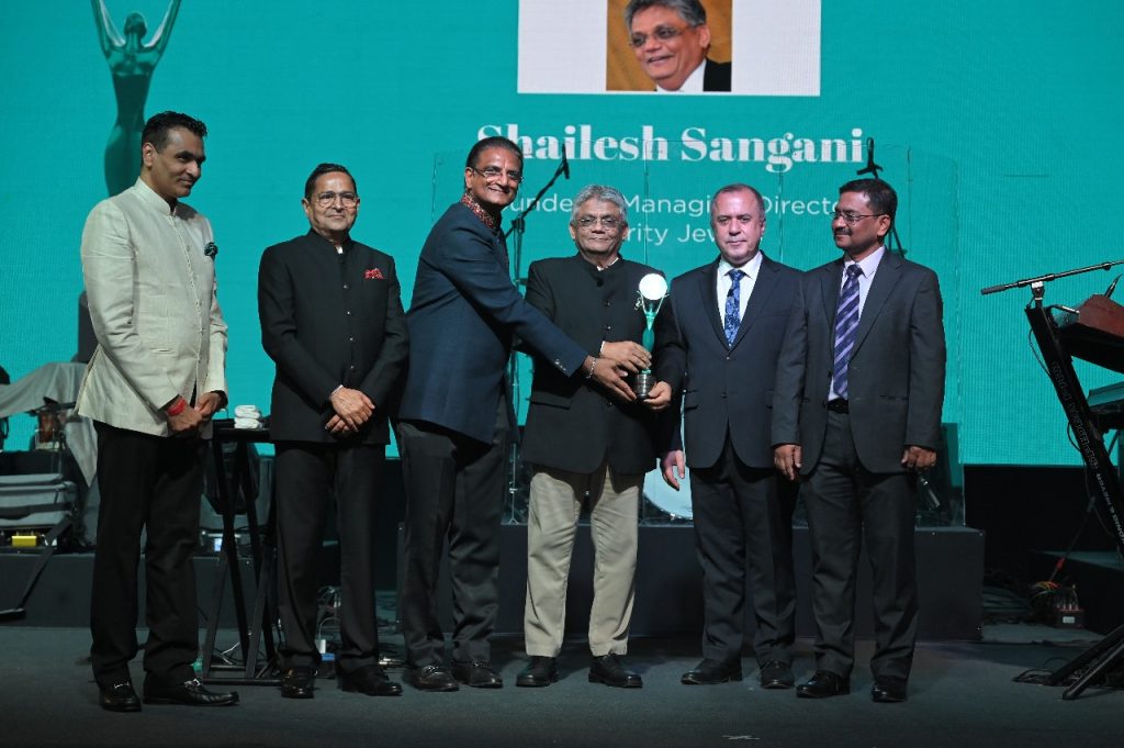 Jewels of Excellence: 10 Trailblazers Honoured at IIJS Signature’s Hall ...